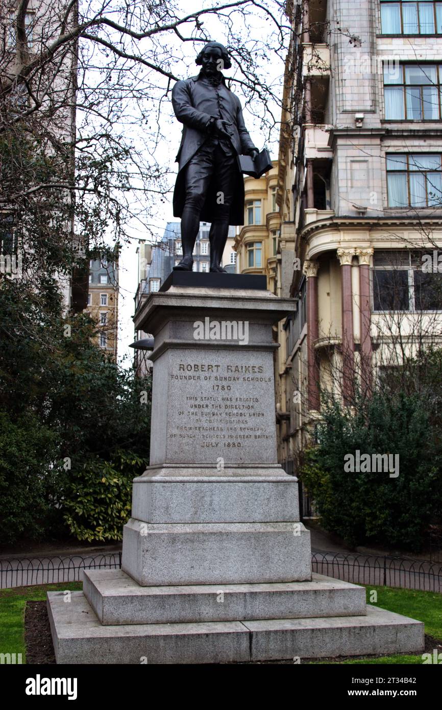 Statue of Robert Raikes, Victoria Embankment, London, UK Stock Photo ...