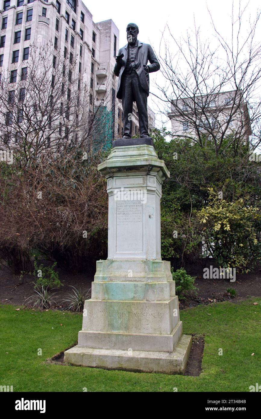 Victoria embankment statue hi-res stock photography and images - Alamy