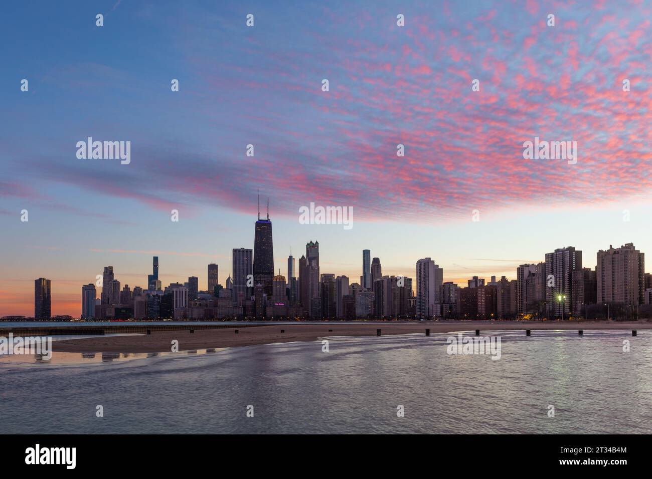 Chicago skyline north avenue beach hi-res stock photography and images ...