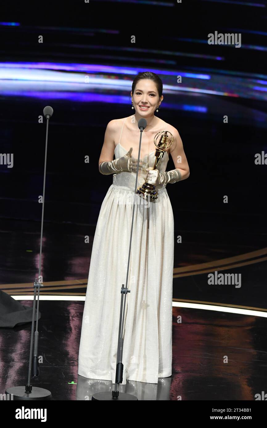 Taiwanese actress Hsu Wei-ning wins the 58th Golden Bell Award for Best ...
