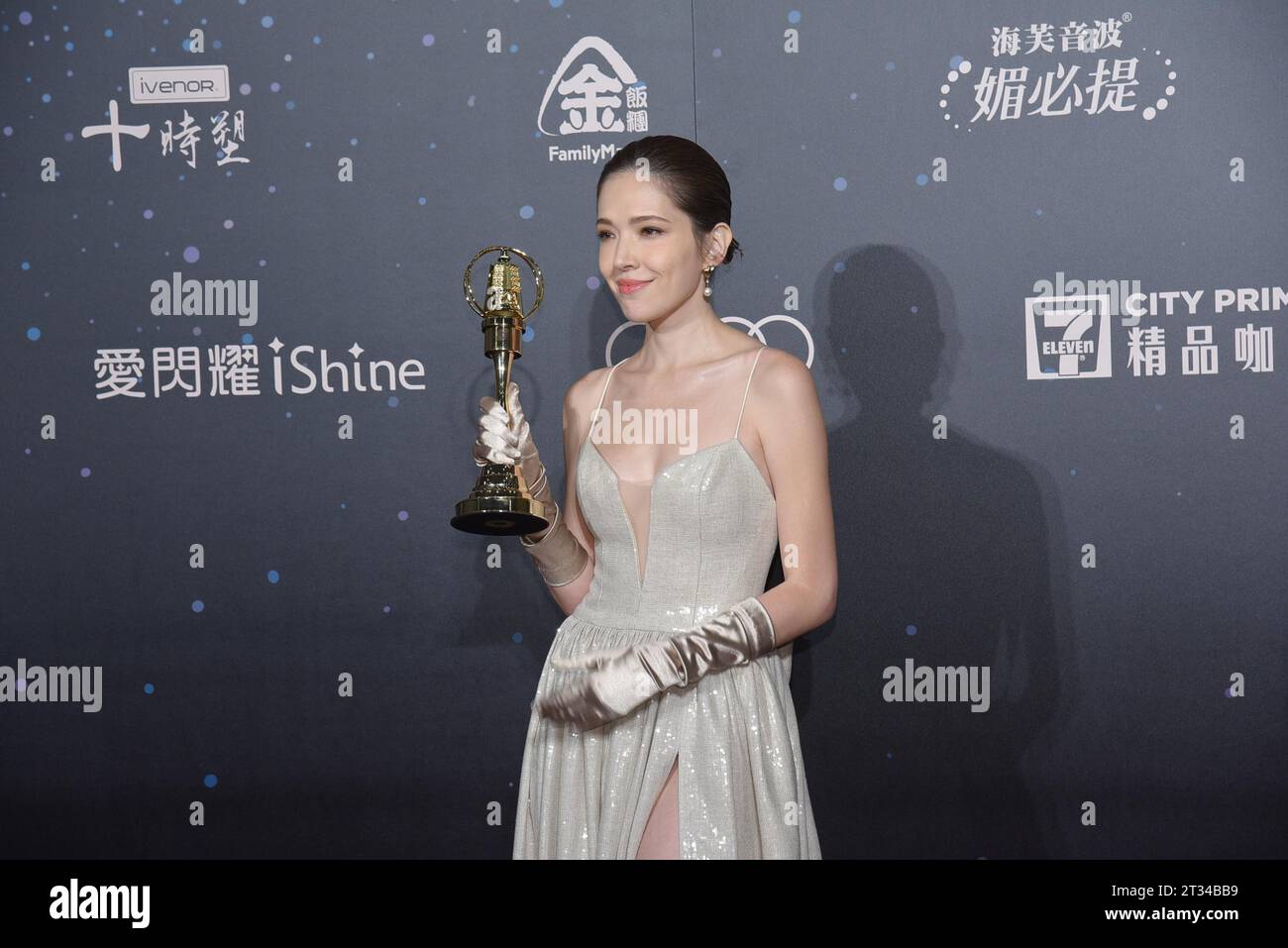 Taiwanese actress Hsu Wei-ning wins the 58th Golden Bell Award for Best ...