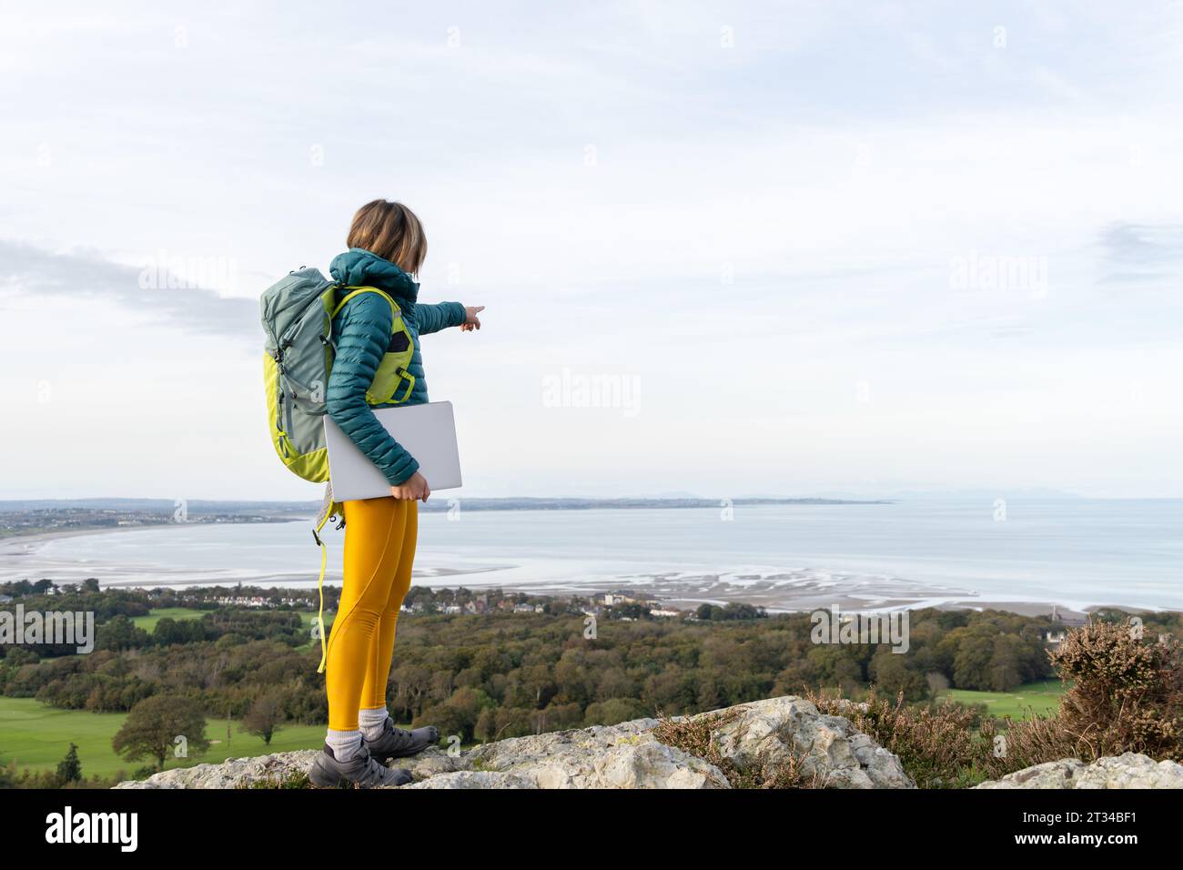 Digital nomad entrepreneur woman travels the world and works Stock ...