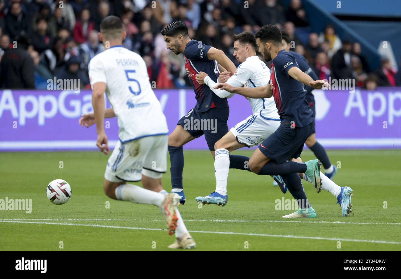 Carlos Soler of PSG, Jessy Deminguet of Strasbourg during the French championship Ligue 1 ...