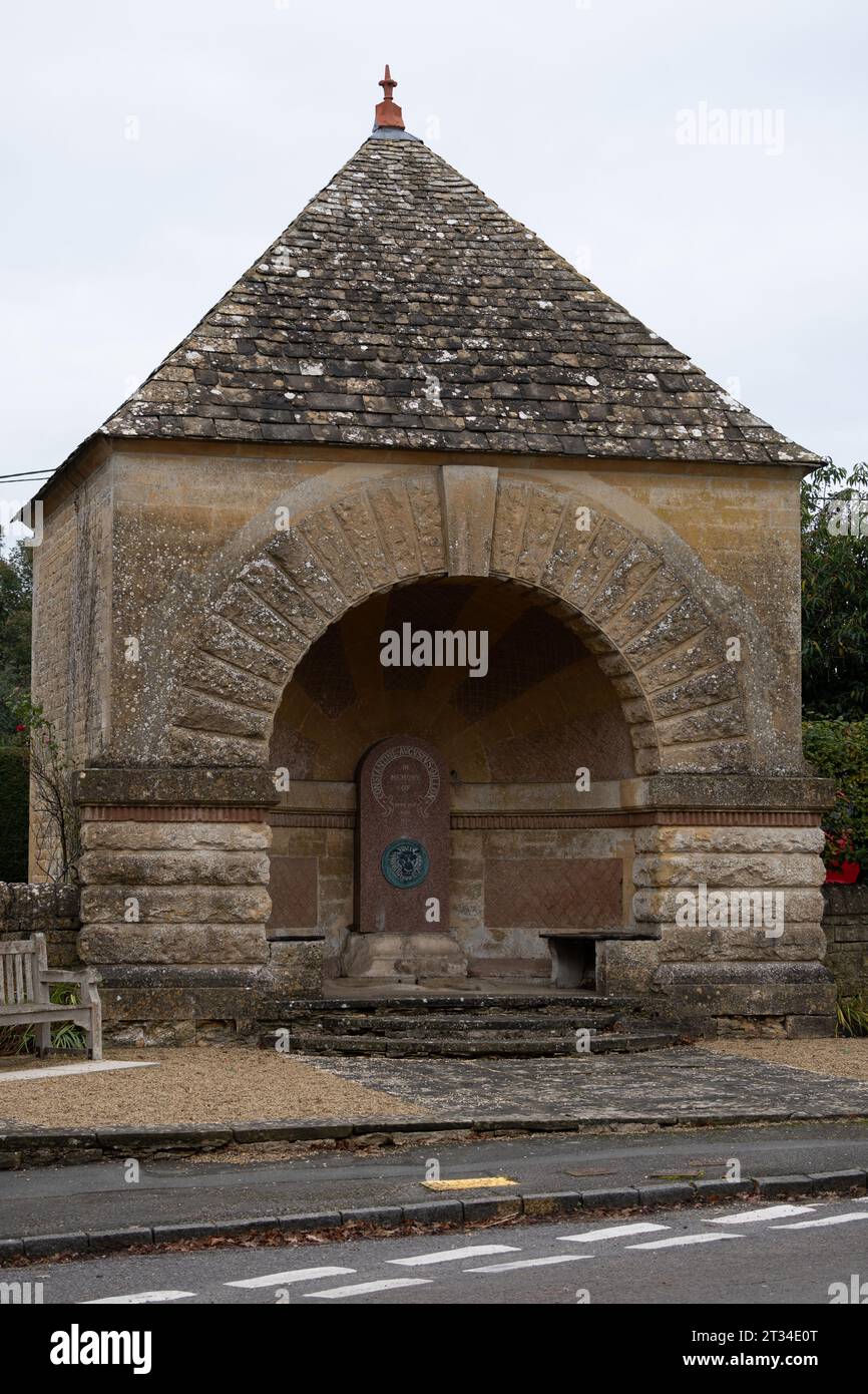 13th Viscount Dillon memorial drinking fountain, Spelsbury, Oxfordshire ...