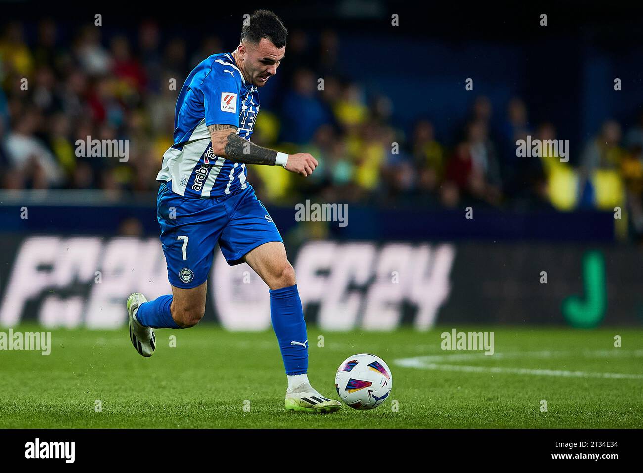 Alex Sola of Deportivo Alaves in action during the LaLiga EA Sports ...