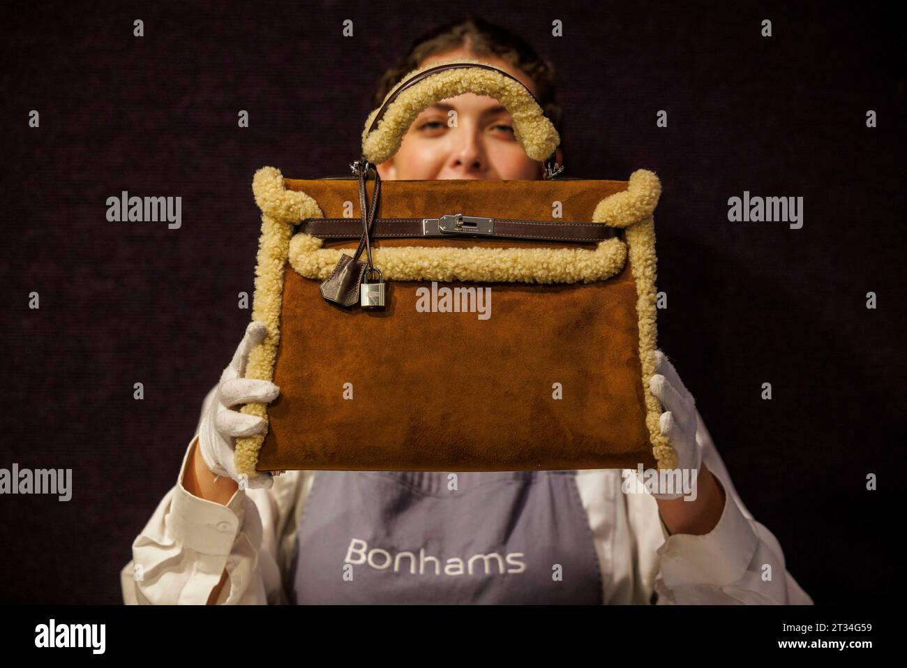 Gold veau doblis and shearling teddy kelly 35 hi-res stock photography ...