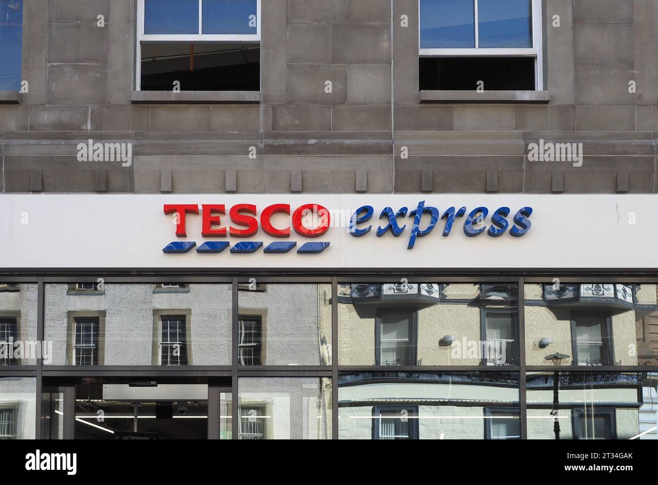 DUNDEE, UK - SEPTEMBER 12, 2023: Tesco express storefront sign Stock ...