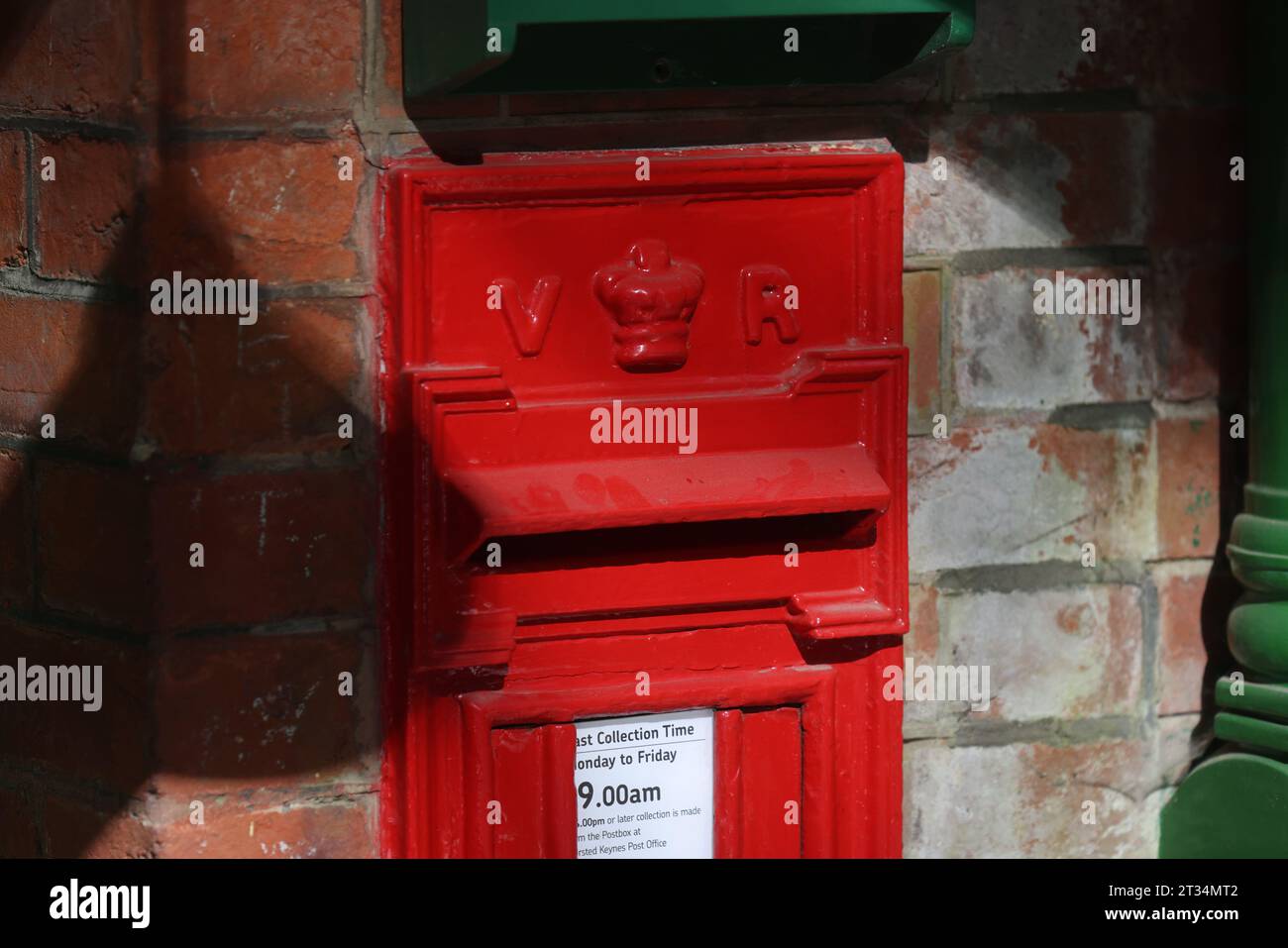 Queen victoria royal cypher hi-res stock photography and images - Alamy