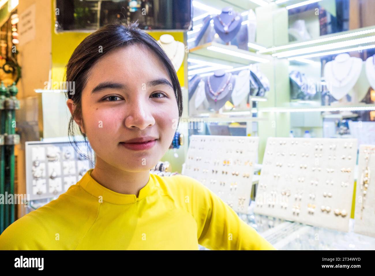 Vietnam, Ho Chi Minh City, Saigon, girl Stock Photo - Alamy