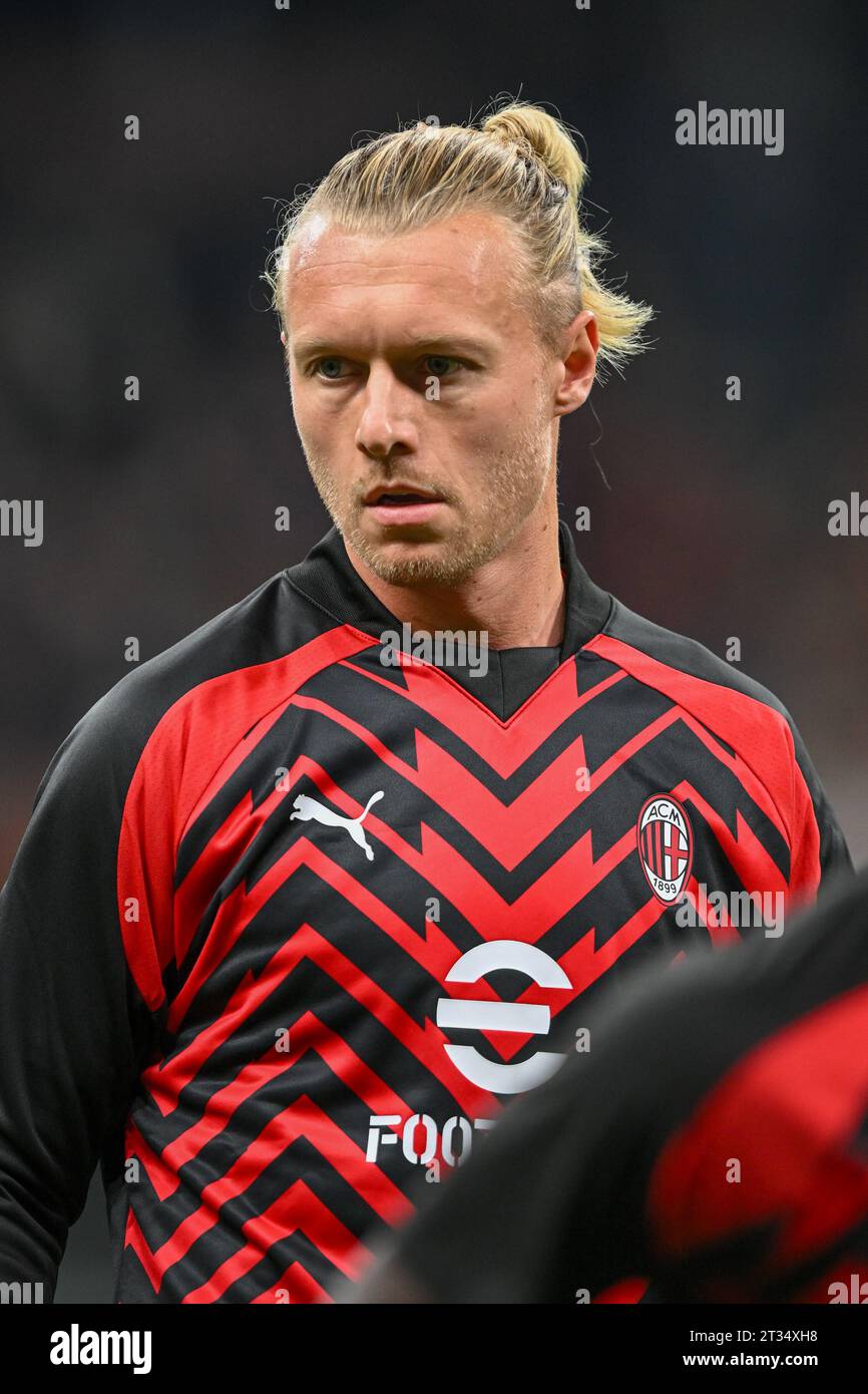 Milano, Italy. 22nd Oct, 2023. Simon Kjaer of AC Milan is warming up ...