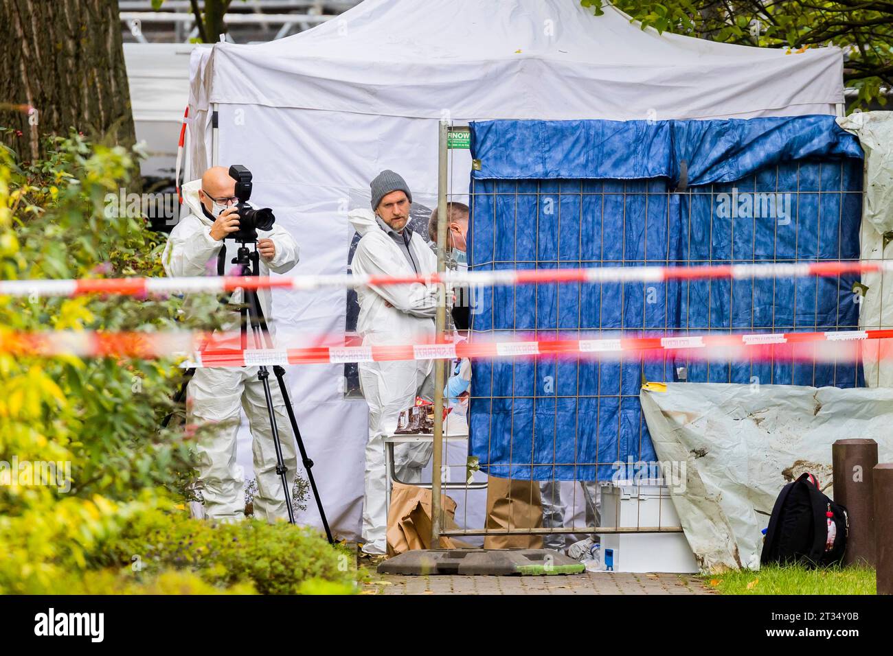 Berlin, Germany. 23rd Oct, 2023. Police officers from the forensic ...