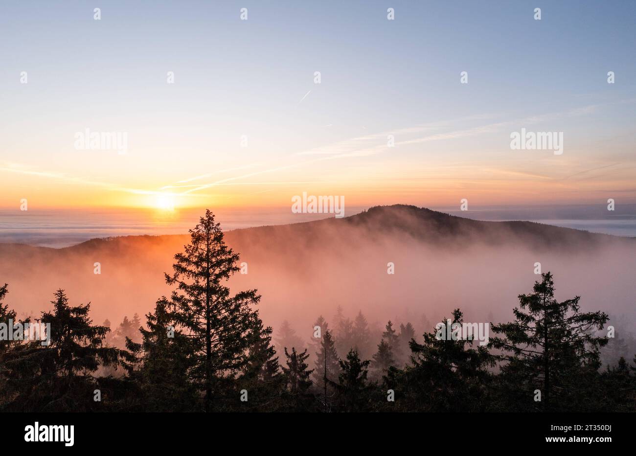 Hessen, Germany. October 23, 2023. The rising sun shines in the morning ...