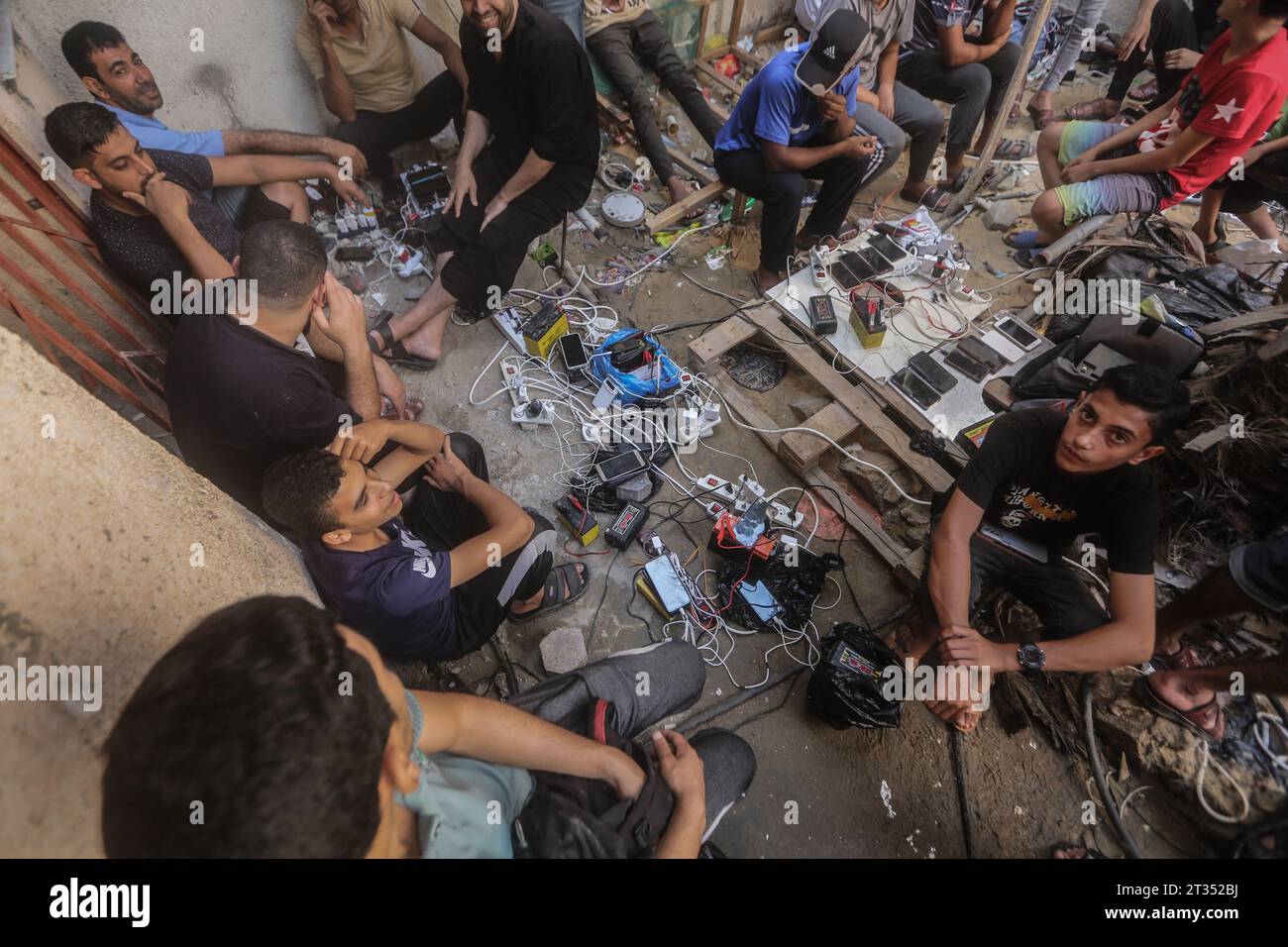 Khan Yunis, Palestinian Territories. 23rd Oct, 2023. Palestinian sit ...