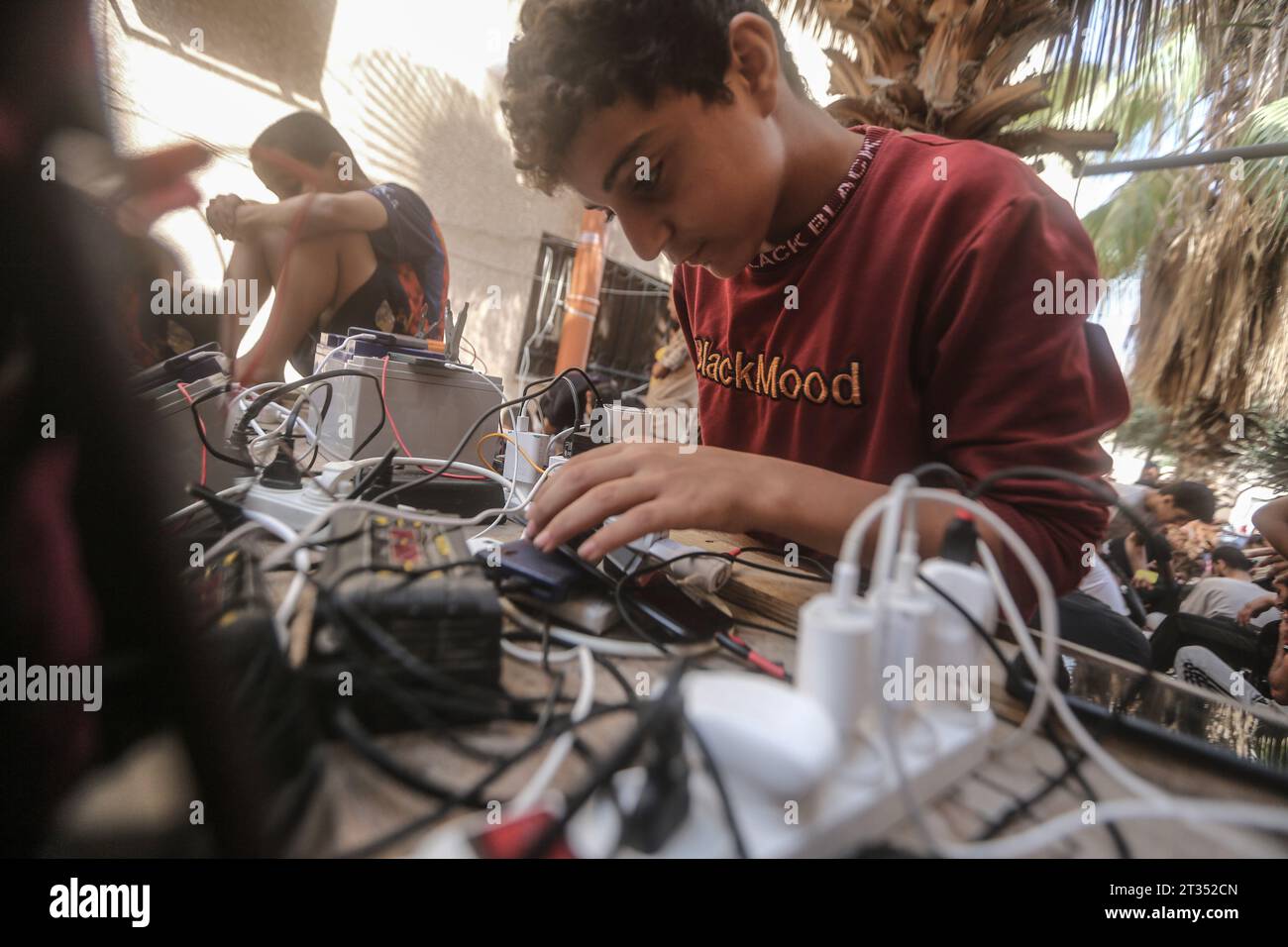 Khan Yunis, Palestinian Territories. 23rd Oct, 2023. Palestinian sit ...