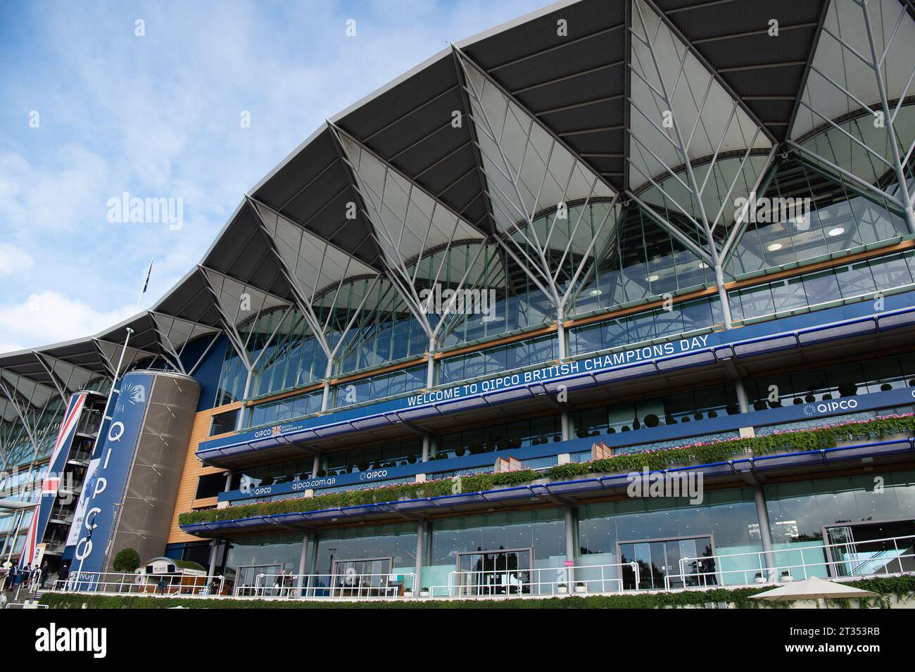 Ascot, Berkshire, UK. 21st October, 2023. The Grandstand at Ascot ...
