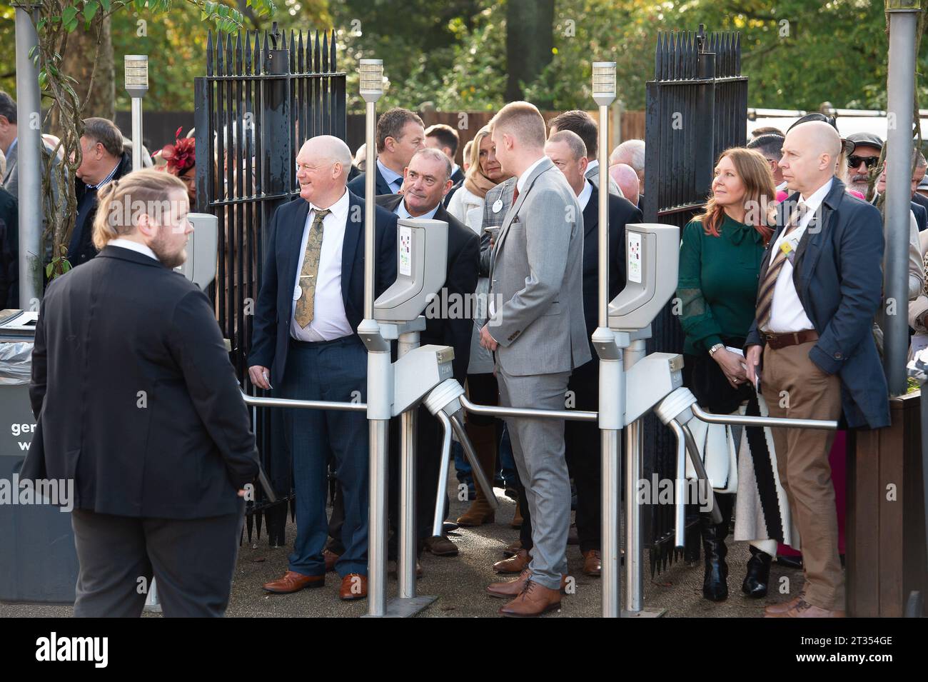 Ascot, Berkshire, UK. 21st October, 2023. Racegoers queue at the gates ...