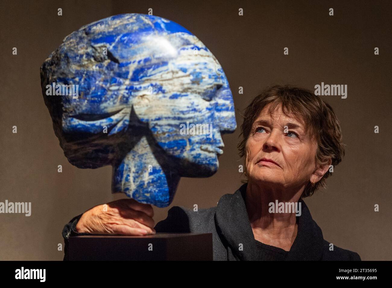 Emily young sculptor hi-res stock photography and images - Alamy