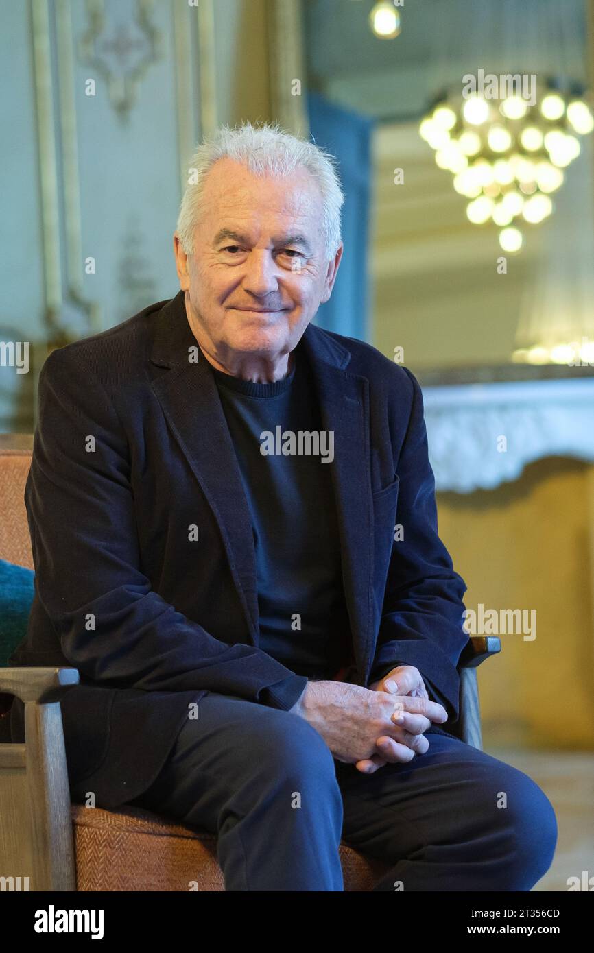Singer Victor Manuel poses during the portrait session at the Palacio ...