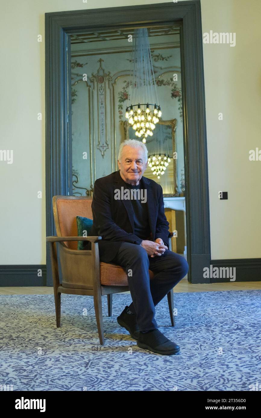 Singer Victor Manuel poses during the portrait session at the Palacio ...