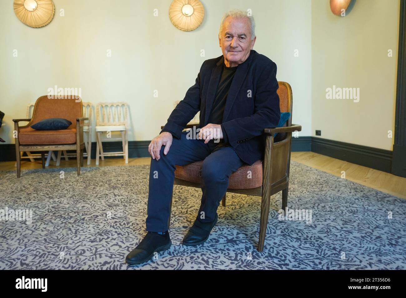 Singer Victor Manuel poses during the portrait session at the Palacio ...