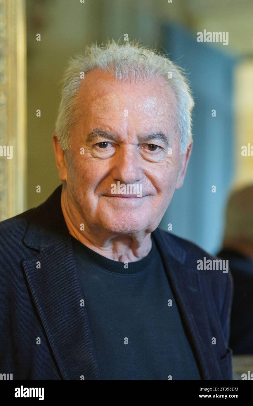 Singer Victor Manuel poses during the portrait session at the Palacio ...