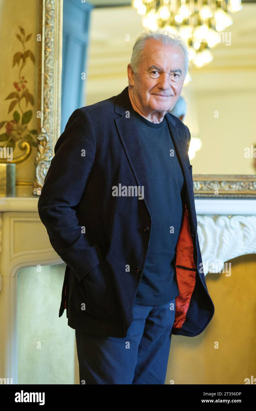 Singer Victor Manuel poses during the portrait session at the Palacio ...