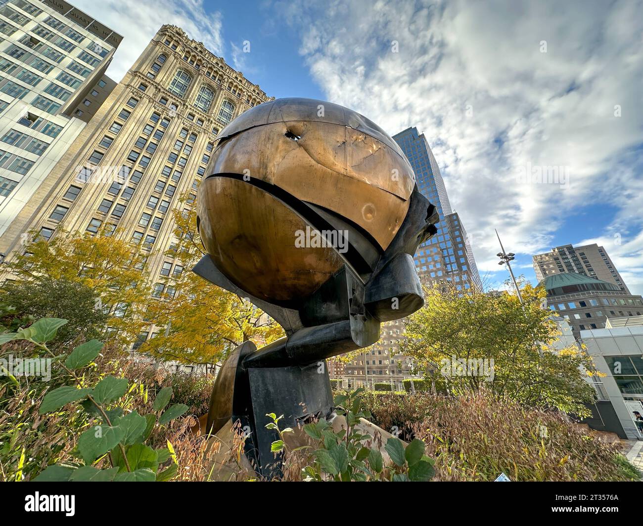 Sculptor fritz koenig world trade hi-res stock photography and images ...