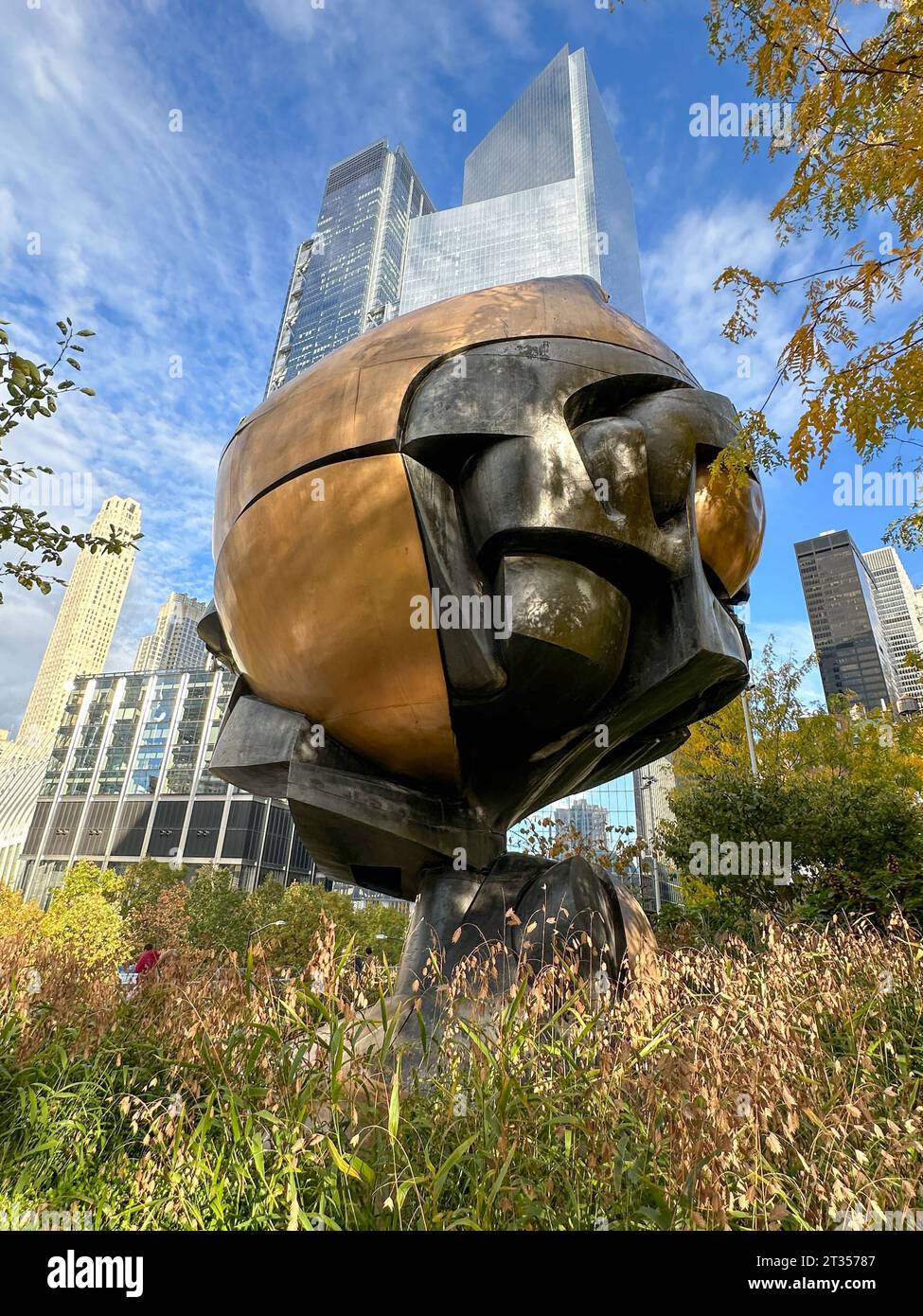 Sculptor fritz koenig world trade hi-res stock photography and images ...