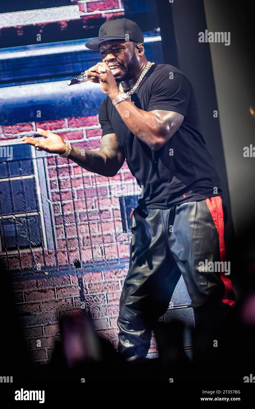 50 cent performs hi-res stock photography and images - Alamy
