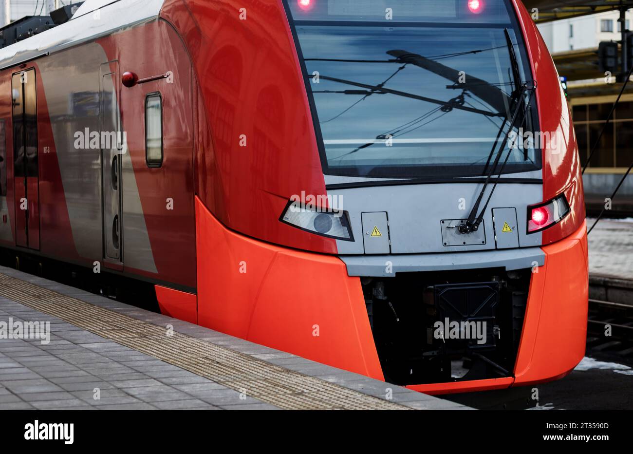 Red commuter train hi-res stock photography and images - Alamy