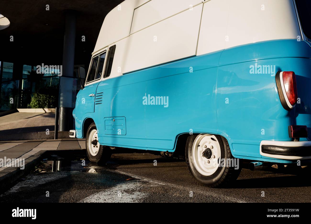 Antique bus hi-res stock photography and images - Alamy