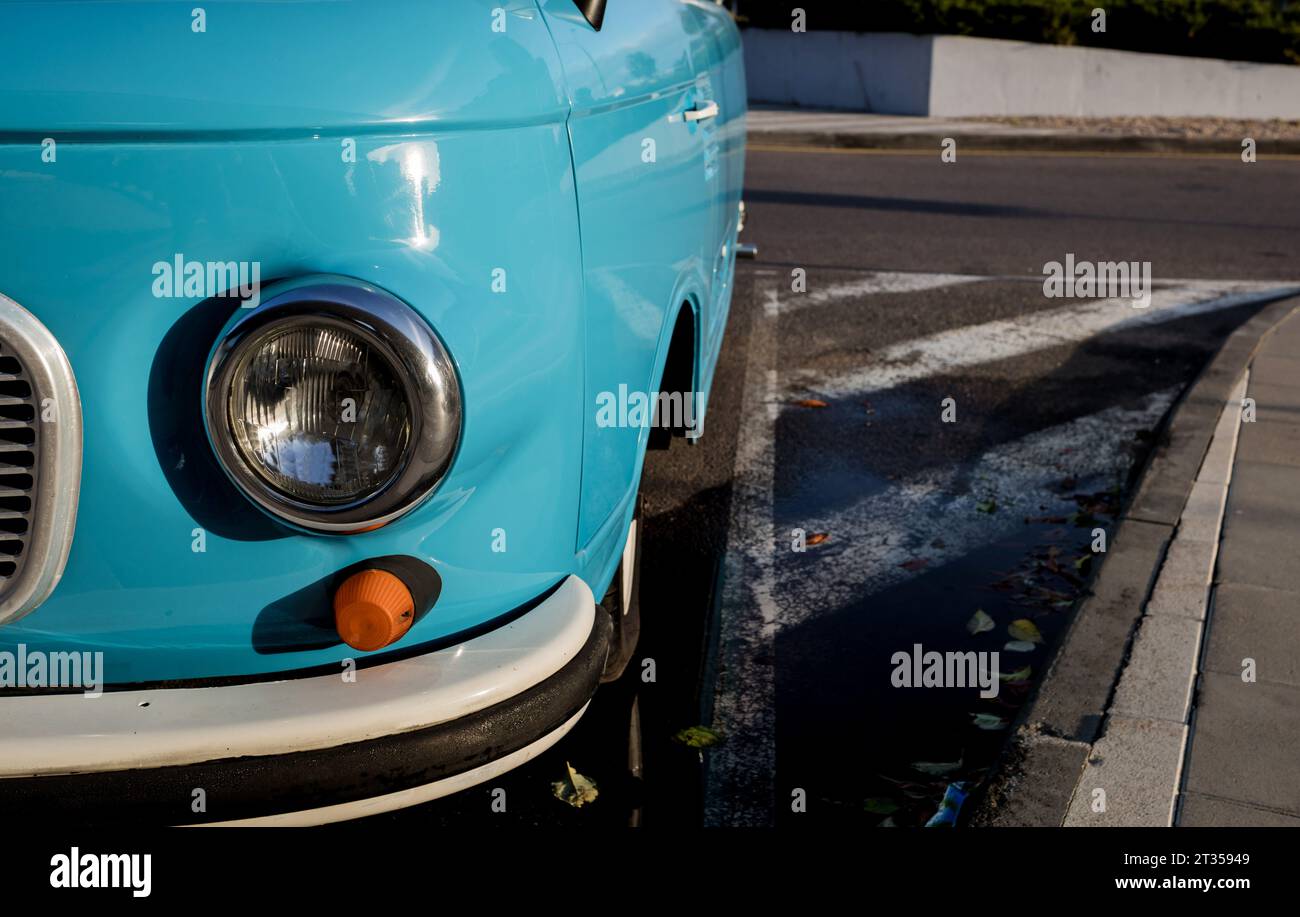 Vintage style blue van hi-res stock photography and images - Alamy
