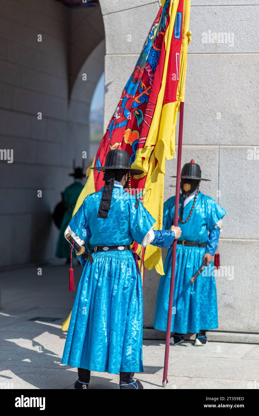 Korean royal guards in historical Joseon costumes in front of the ...