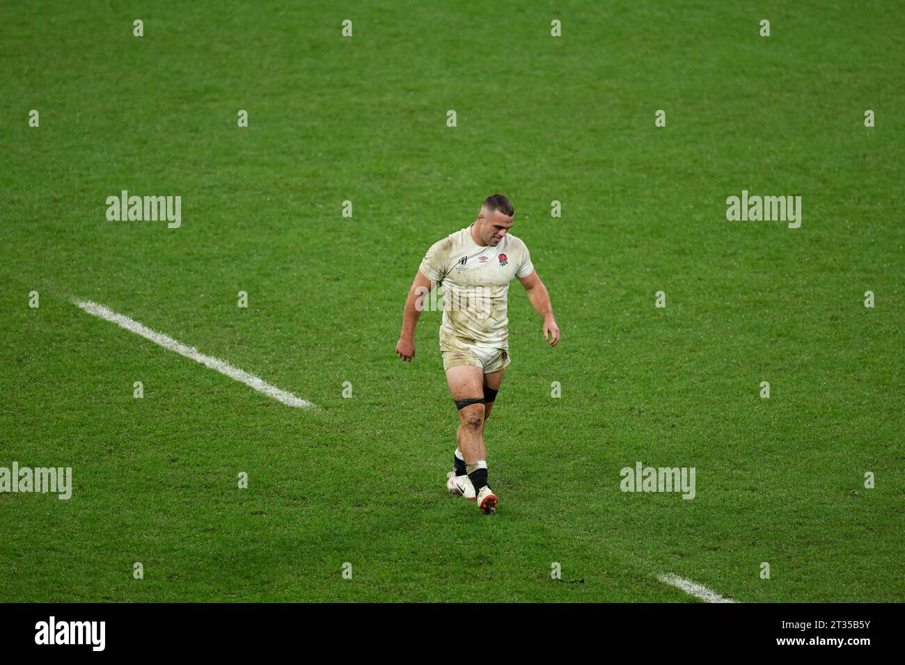 Saint Denis, France. 21st Oct, 2023. BEN EARL #8 of Team England reacts ...
