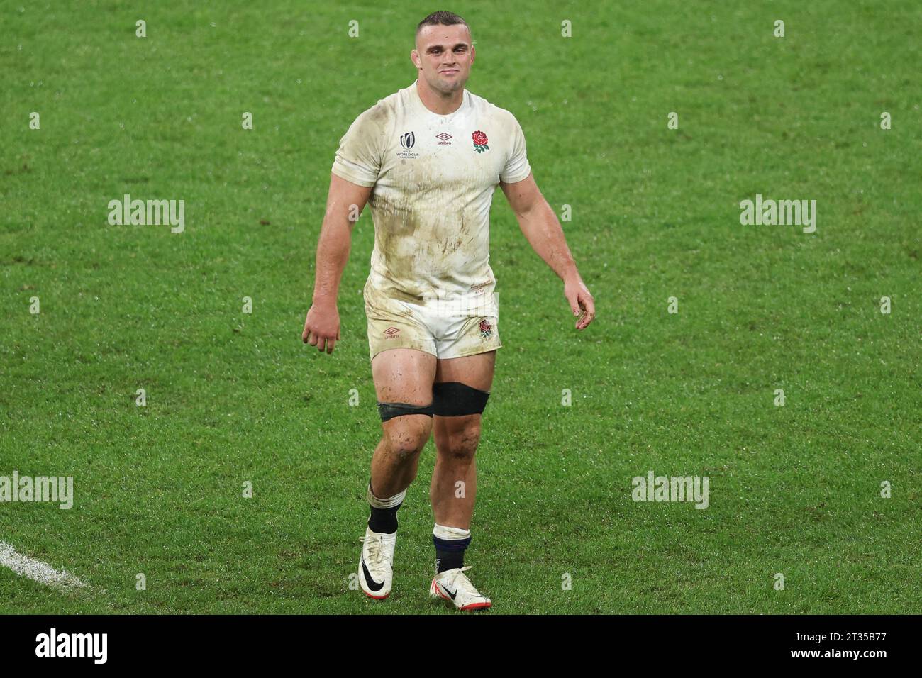 Saint Denis, France. 21st Oct, 2023. BEN EARL #8 of Team England reacts ...