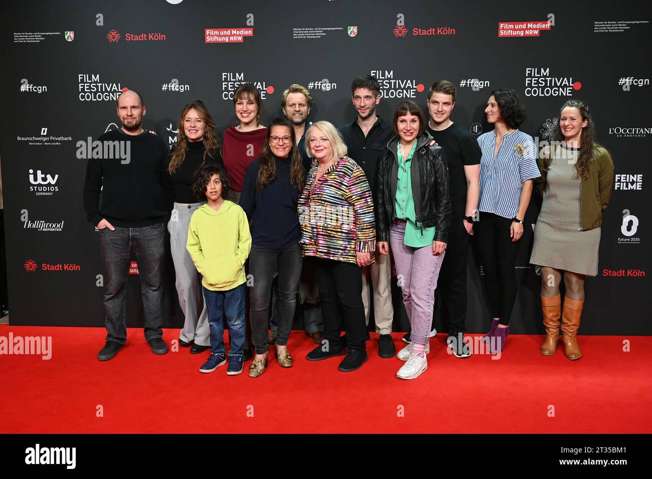 Cast und Crew mit u.a. Schauspielerin Franziska Hartmann, Regisseurin ...