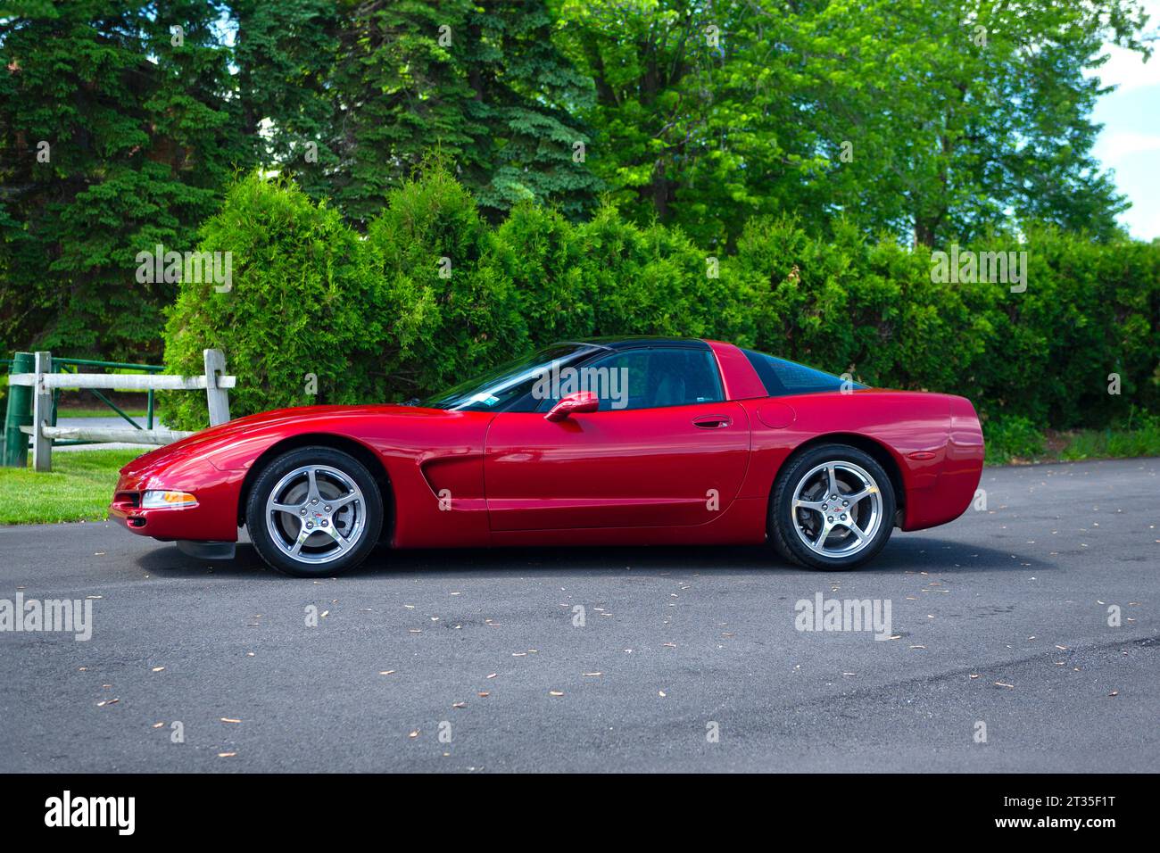 2004 car isolated hi-res stock photography and images - Alamy