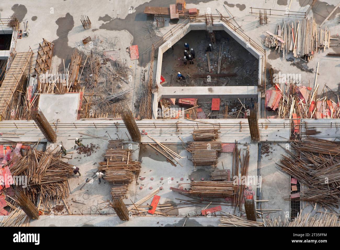 CONSTRUCTION WORK IN SHANGHAI CHINA Stock Photo - Alamy