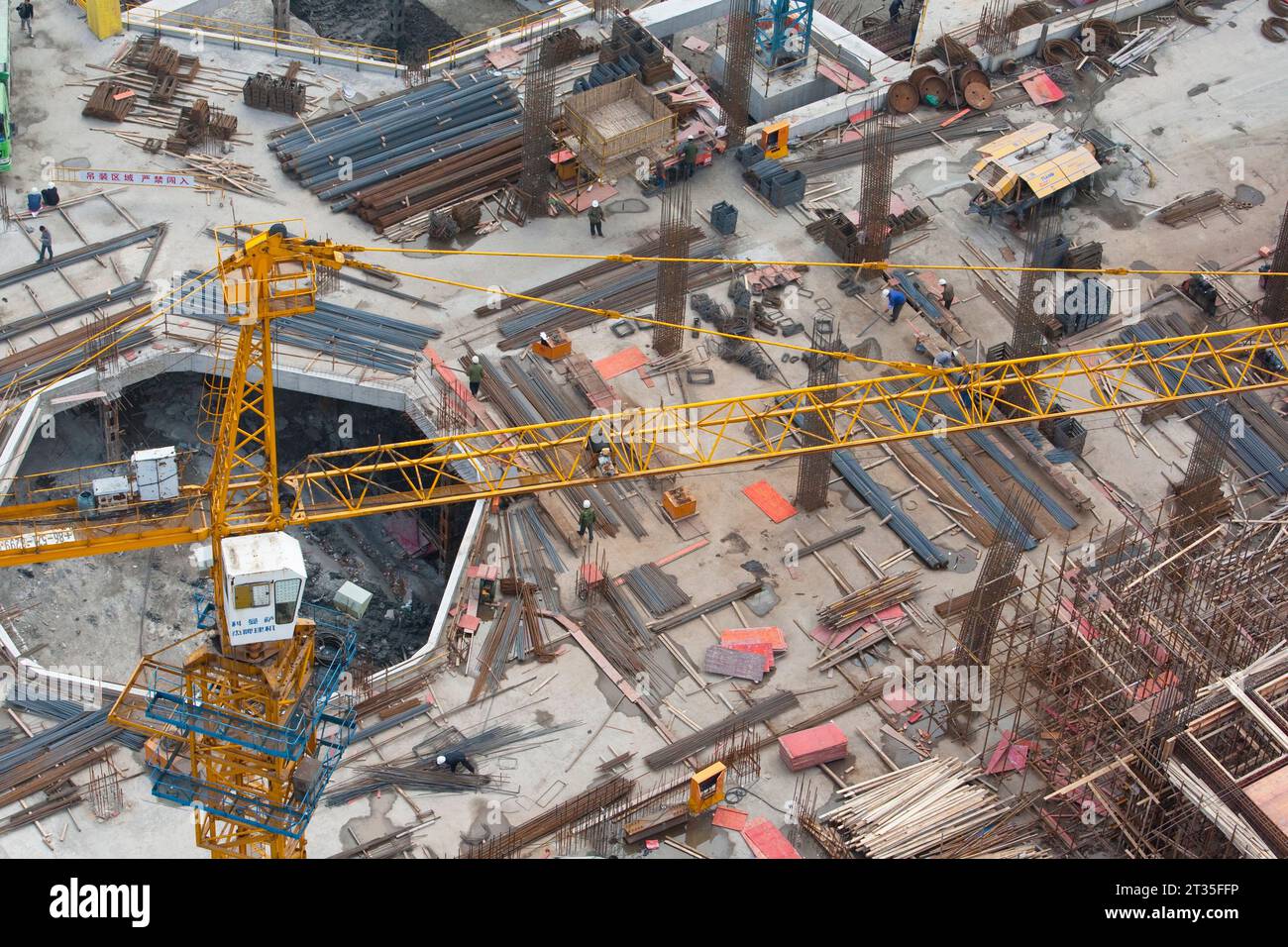 CONSTRUCTION WORK IN SHANGHAI CHINA Stock Photo - Alamy