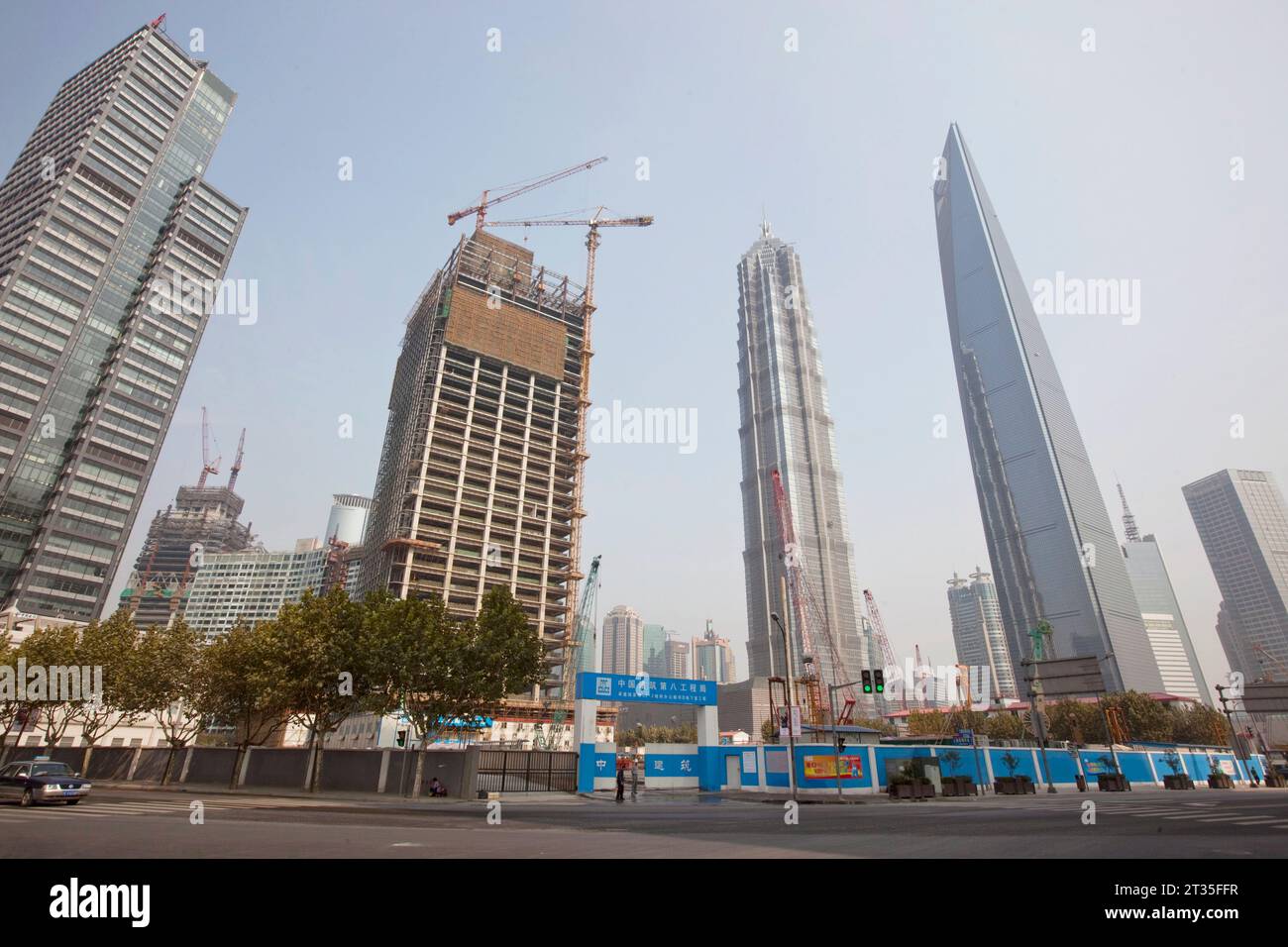 Shanghai tower under construction china hi-res stock photography and ...
