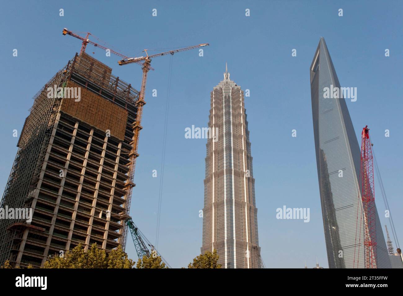 Shanghai tower under construction china hi-res stock photography and ...