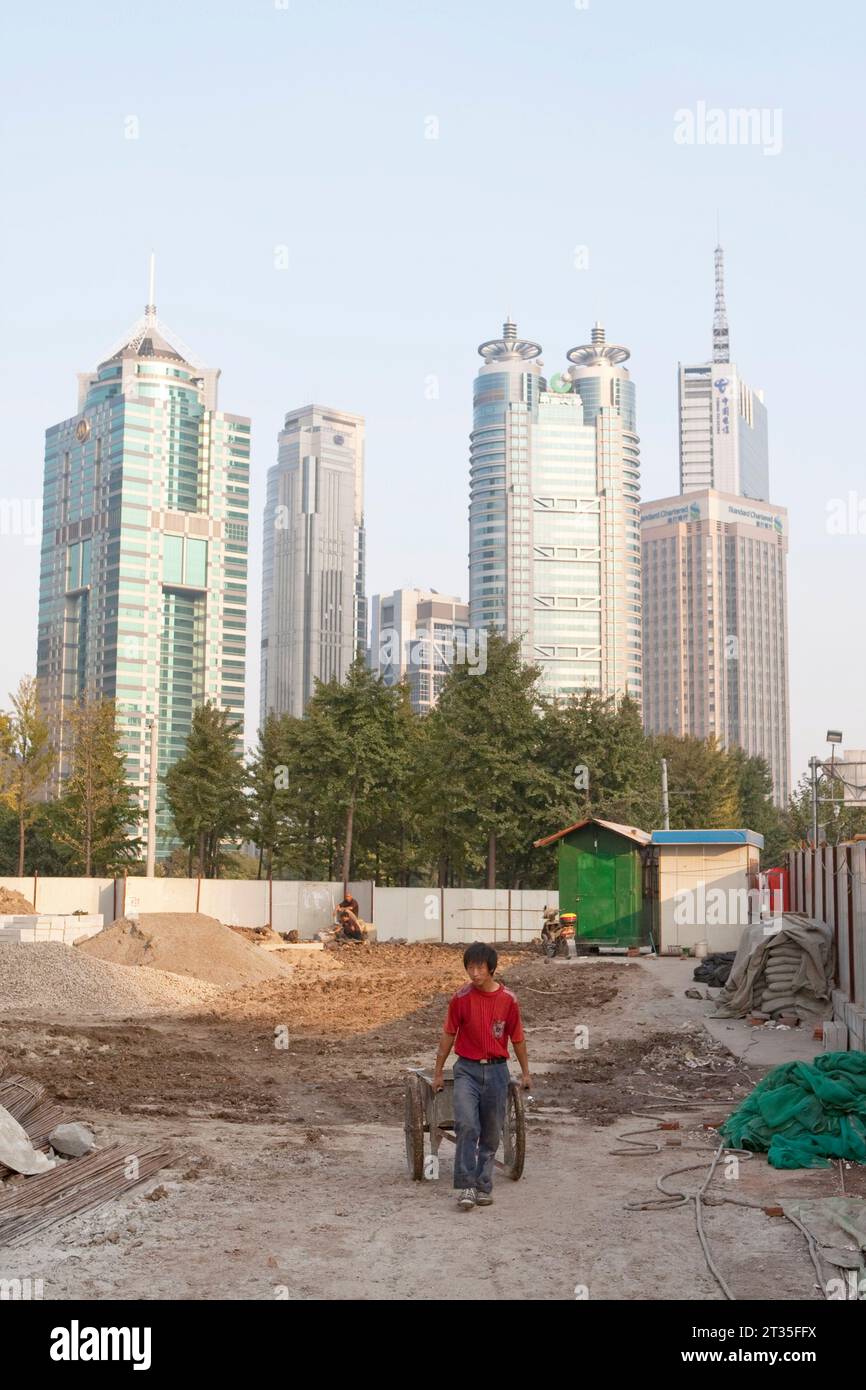CONSTRUCTION WORK IN SHANGHAI CHINA Stock Photo - Alamy