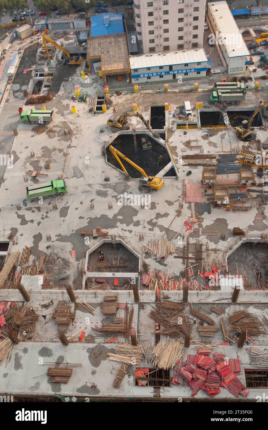 China shanghai construction workers in hi-res stock photography and ...