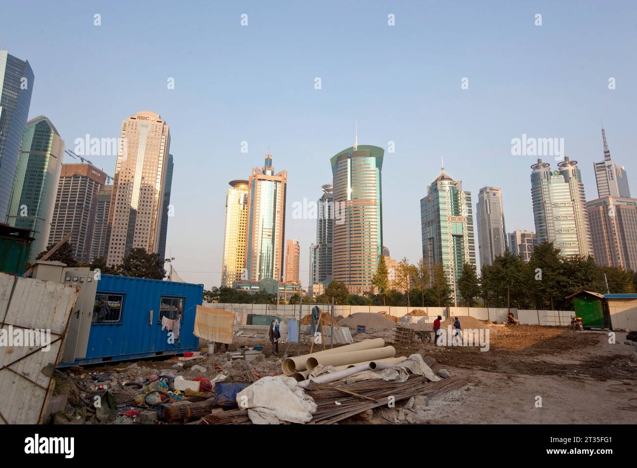 CONSTRUCTION WORK IN SHANGHAI CHINA Stock Photo - Alamy