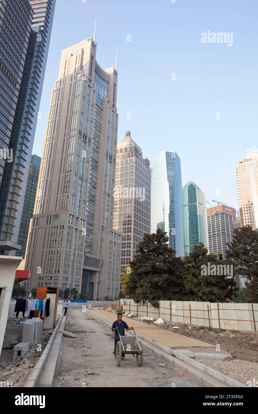 CONSTRUCTION WORK IN SHANGHAI CHINA Stock Photo - Alamy