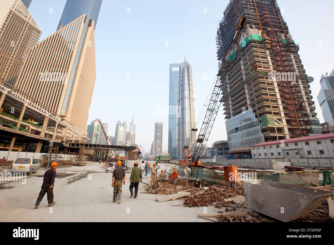 CONSTRUCTION WORK IN SHANGHAI CHINA Stock Photo - Alamy