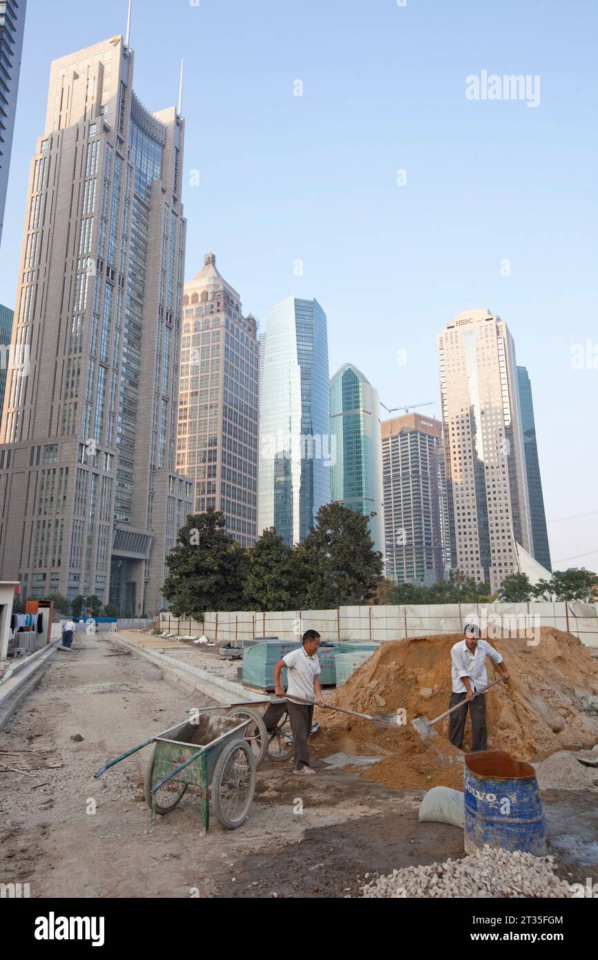 CONSTRUCTION WORK IN SHANGHAI CHINA Stock Photo - Alamy