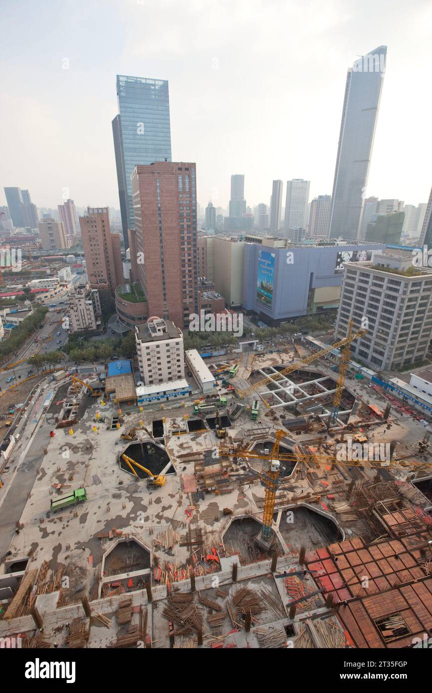 CONSTRUCTION WORK IN SHANGHAI CHINA Stock Photo - Alamy