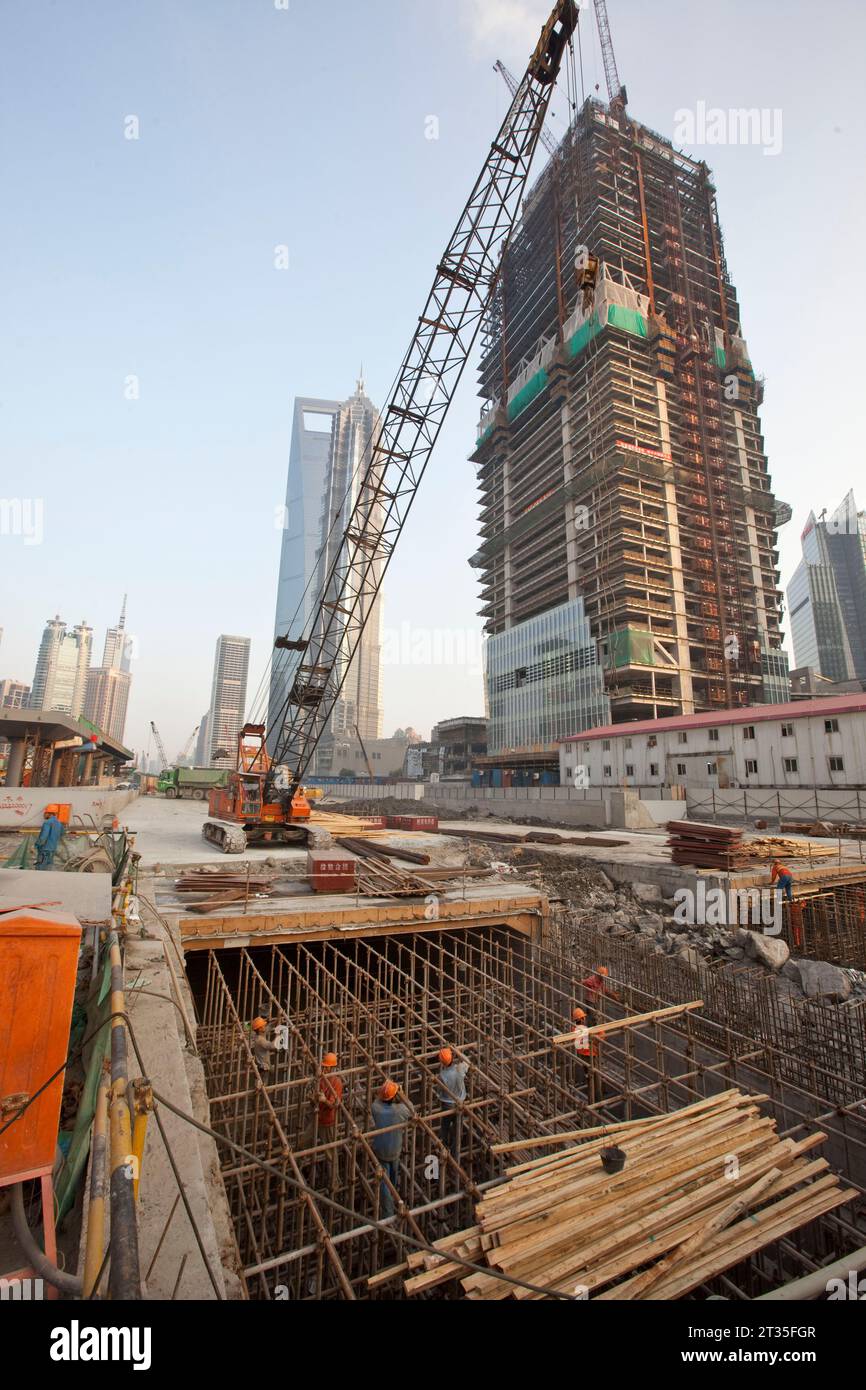CONSTRUCTION WORK IN SHANGHAI CHINA Stock Photo - Alamy