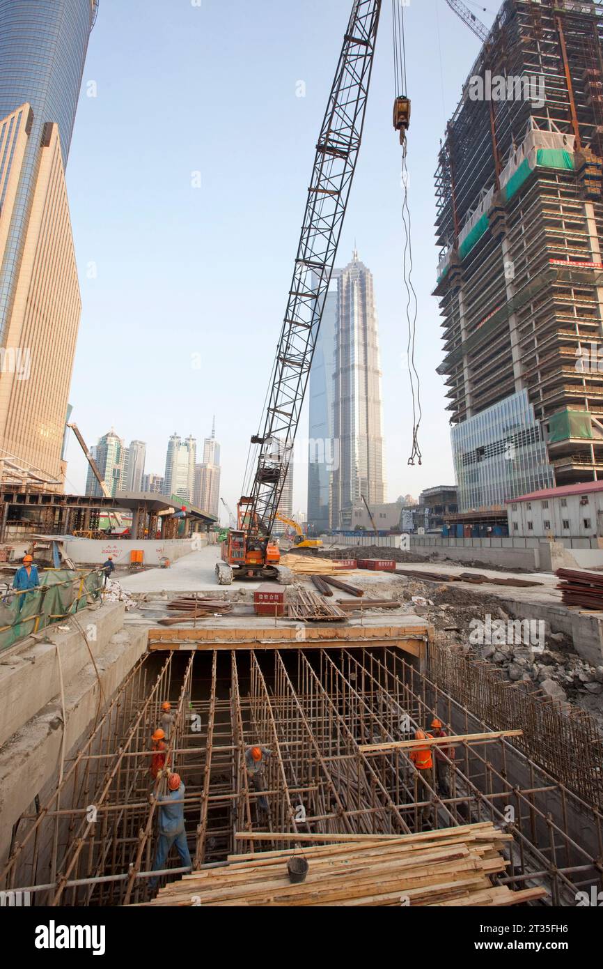 CONSTRUCTION WORK IN SHANGHAI CHINA Stock Photo - Alamy